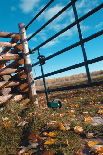 Fantastic Fencing Tools – Mother Earth News